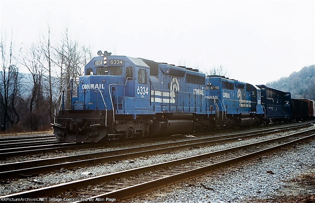 CR SD40's 6334(ex-PC 6081) and 6303(ex-PC 6050)
